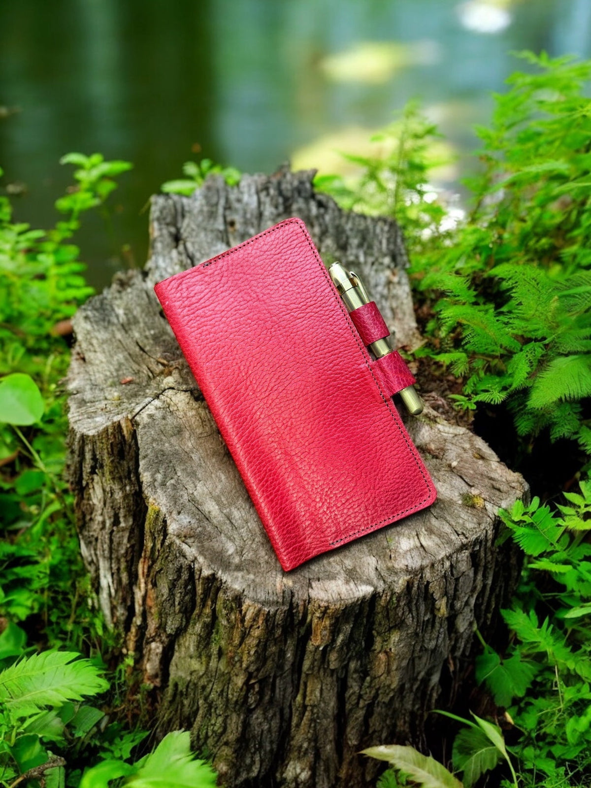 From café sketches to travel notes, Chic Sparrow’s Narrow TN Cover tur